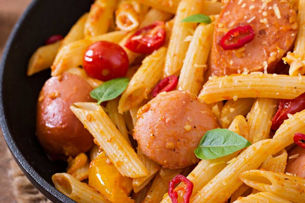 Macarrón con salchicha - Comarrico