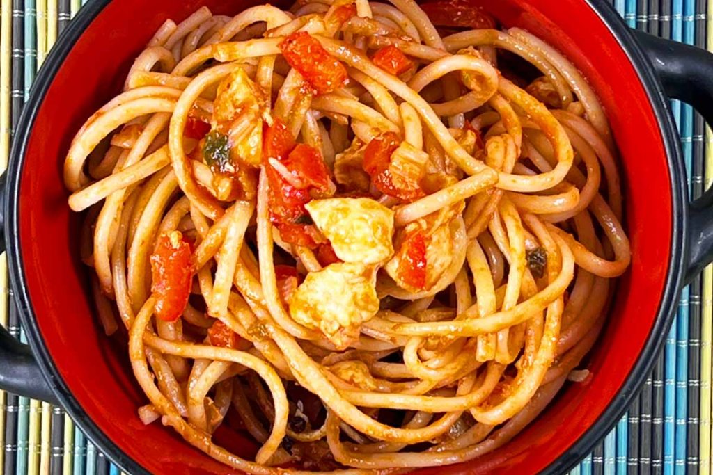 Pasta con salsa roja - Comarrico